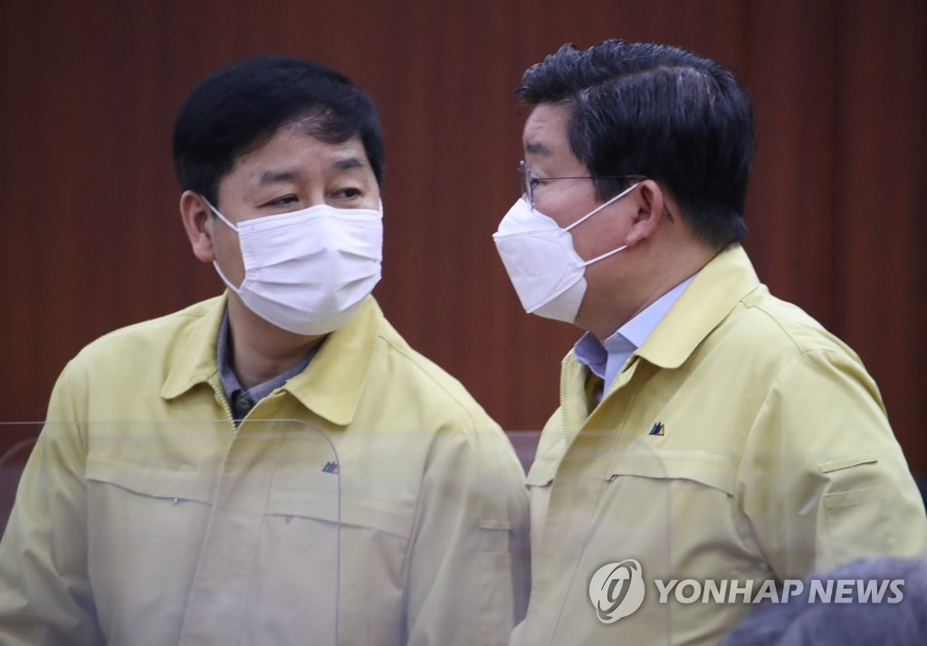 중대본 회의 참석한 전해철구윤철 연합뉴스
