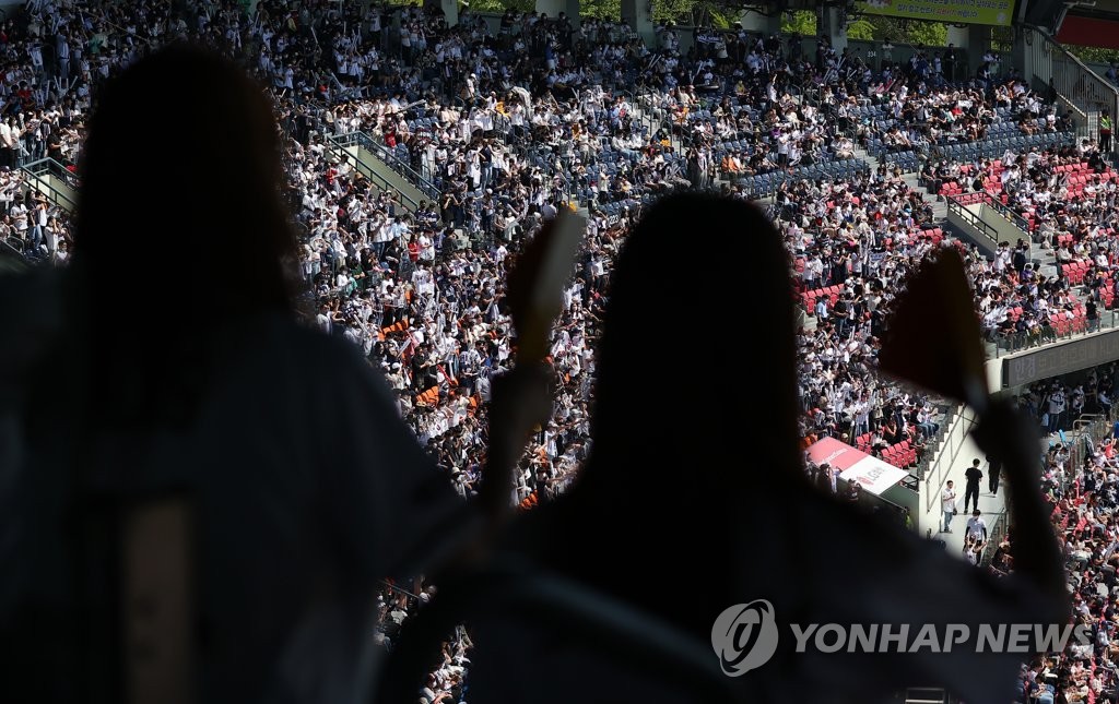 어린이날 맞아 야구장 찾은 관중들 연합뉴스