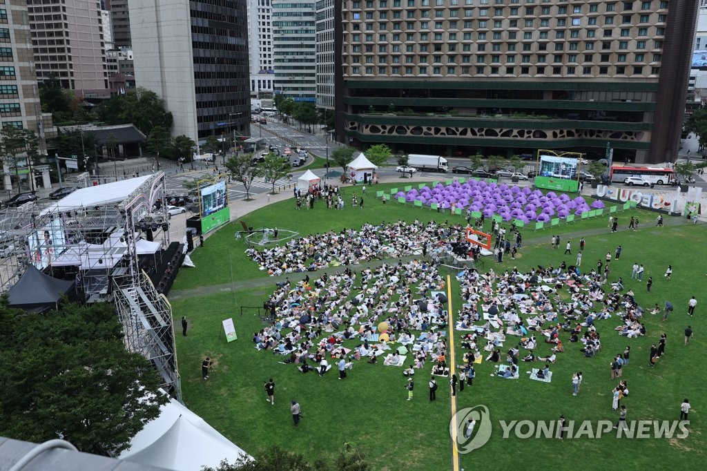 시청광장에 옹기종기 연합뉴스