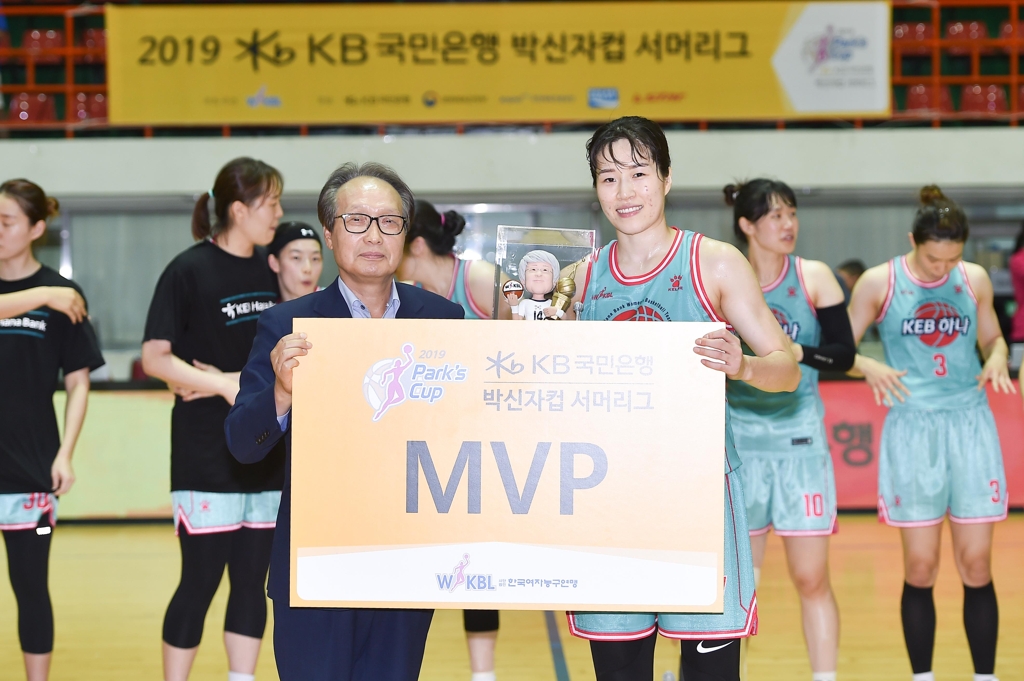 KEB하나은행, 여자프로농구 박신자컵 2년 연속 우승…MVP 고아라 | 연합뉴스
