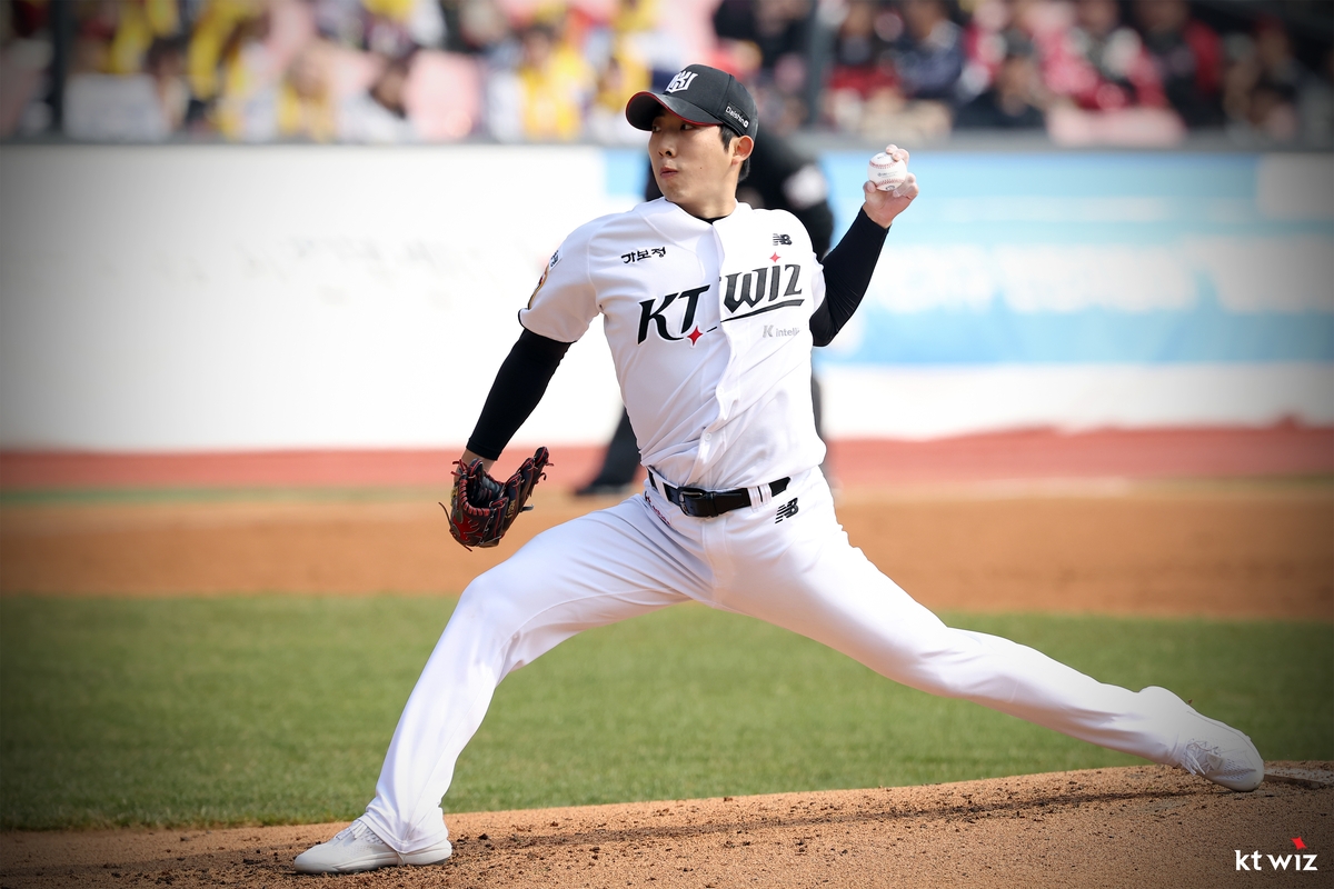 kt 오원석, 이적 첫 등판서 사사구 6개 내주고도 5이닝 무실점 | 연합뉴스