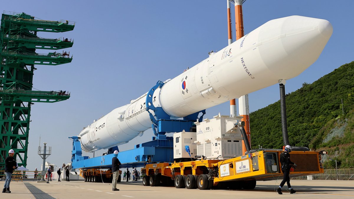 첫 실전발사 D-1 누리호…오전중 발사대로 옮겨 기립 | 연합뉴스