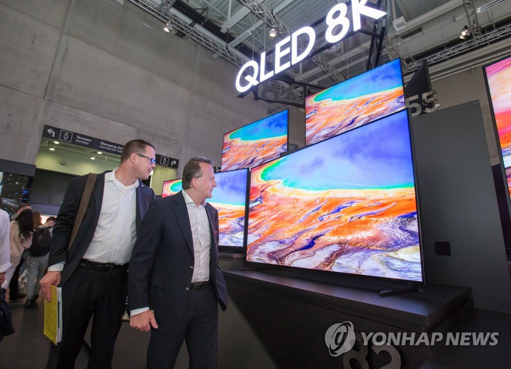 (News Focus) Samsung, LG intensify rivalry in 8K TVs at IFA | Yonhap News Agency