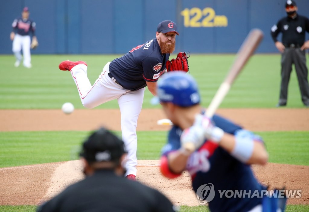 롯데 스트레일리 역투 연합뉴스