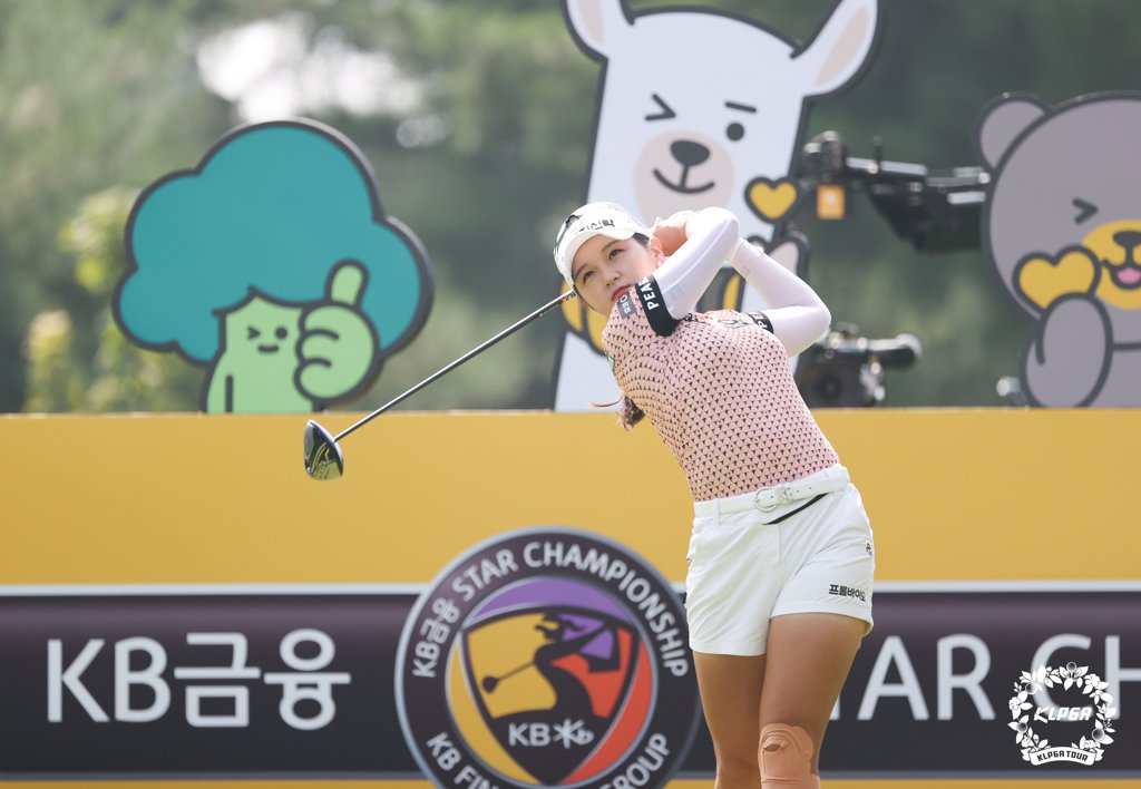 티샷하는 박현경 | 연합뉴스