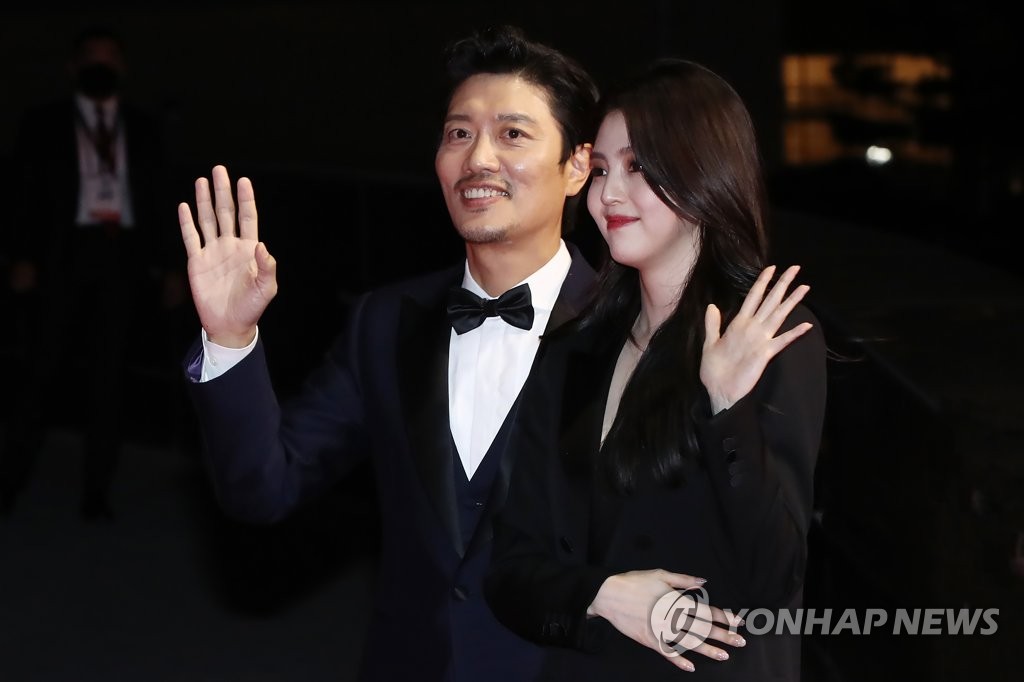 S. Korean actor Park Hee-soon and actress Han So-hee | Yonhap News Agency