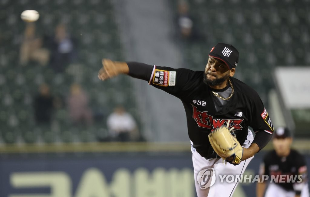 Baseball: LG Twins vs. KT Wiz | Yonhap News Agency