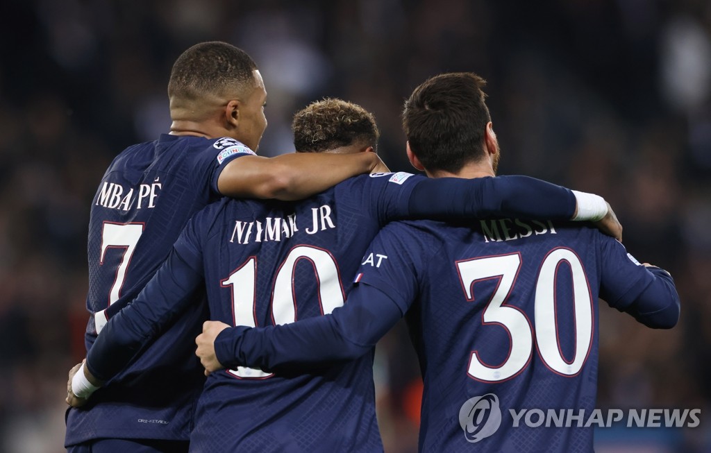 UCL서 PSG 득점에 기뻐하는 'MNM' | 연합뉴스