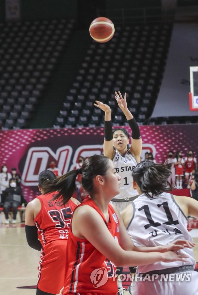 Basketball: Busan BNK Sum vs. KB Stars | Yonhap News Agency