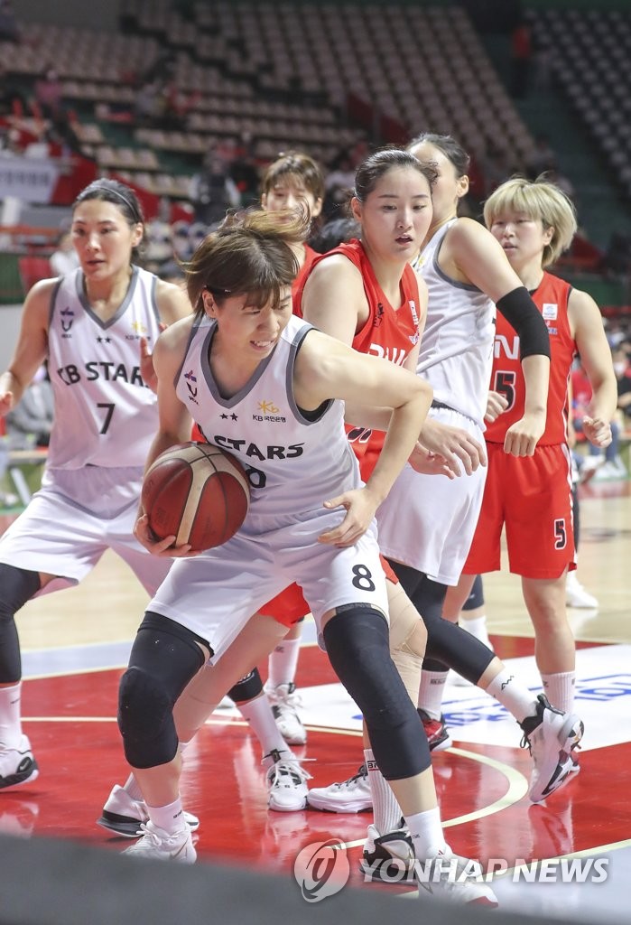Basketball: Busan BNK Sum vs. KB Stars | Yonhap News Agency
