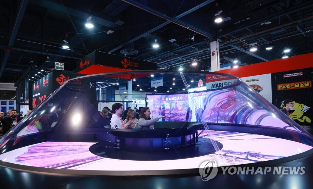 초대형 360도 홀로그램 디스플레이 체험 연합뉴스