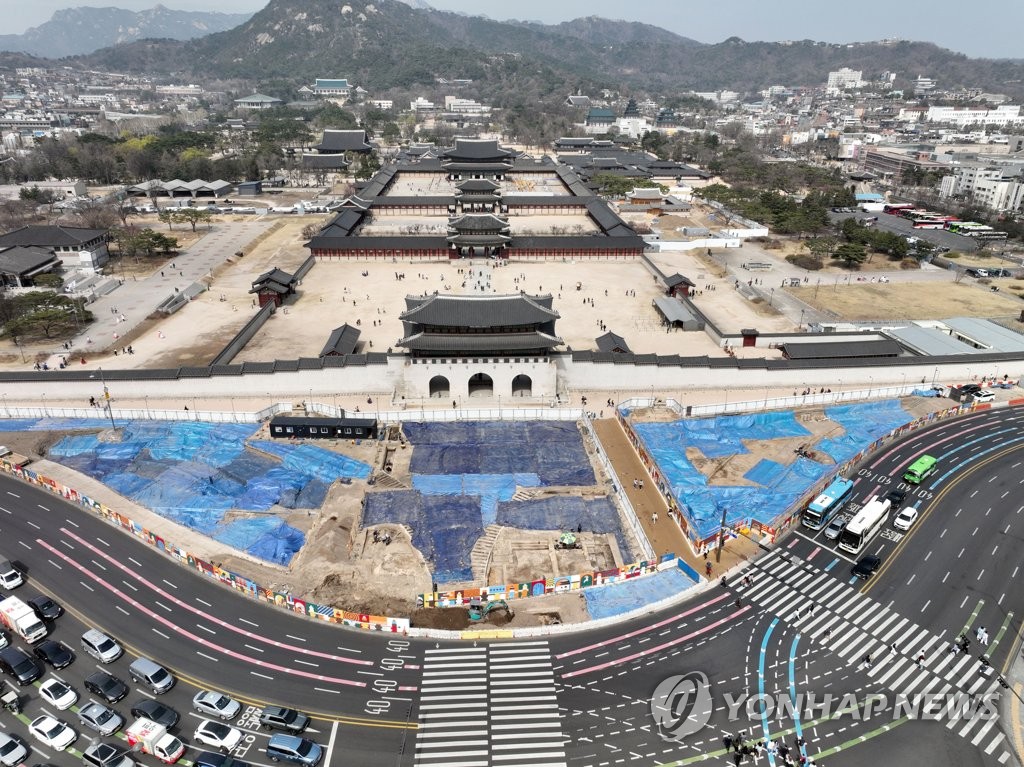 광화문 월대 복원 및 주변 정비작업 | 연합뉴스