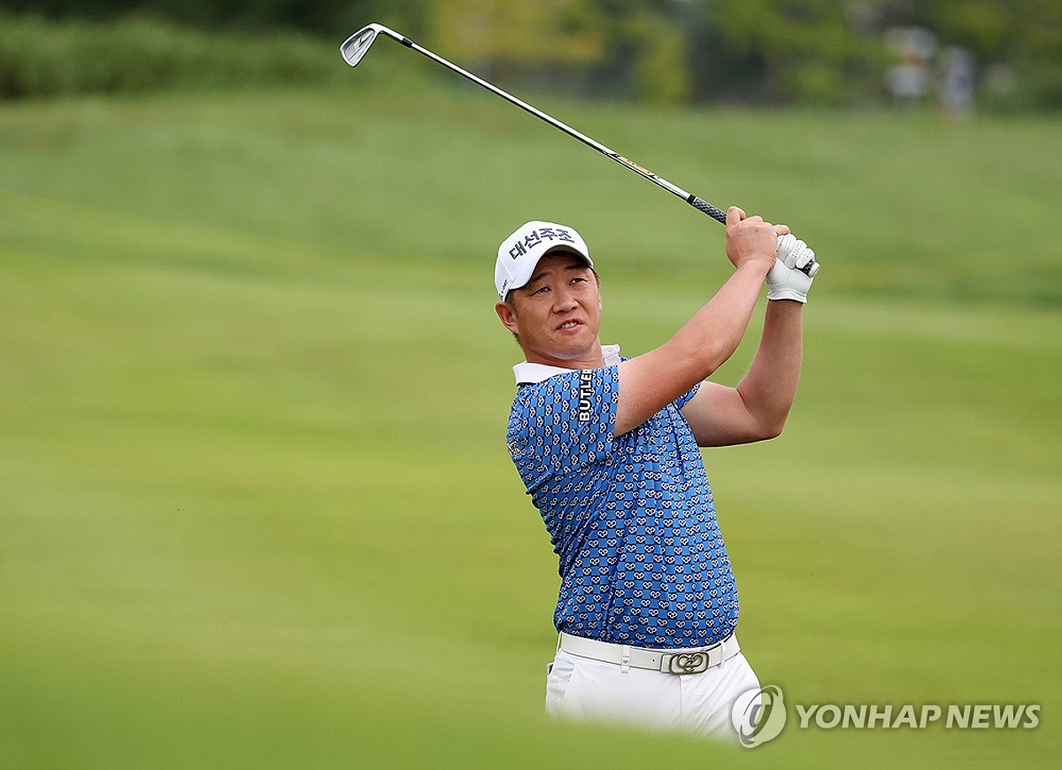강경남, 10번 홀 세컨 아이언 샷 | 연합뉴스