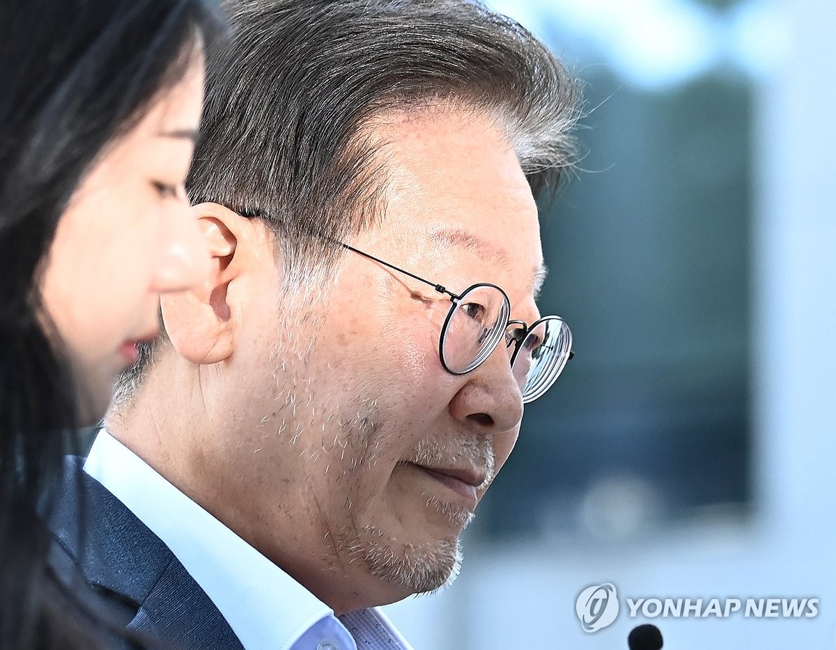 대북송금 의혹 수원지검 도착한 이재명 대표 연합뉴스