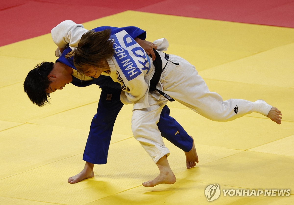 유도 남북 대결…북한 문성희와 겨루는 한희주 연합뉴스