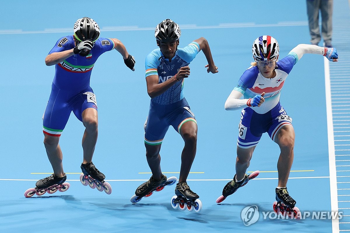 첫 주자 최인호 | 연합뉴스