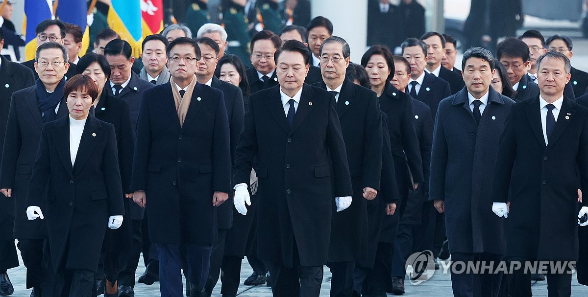 윤석열 대통령 새해 첫 현충원 참배 연합뉴스