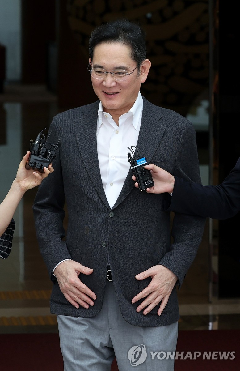 이재용 회장, 인도 재벌집 막내 결혼식 참석 후 귀국 | 연합뉴스