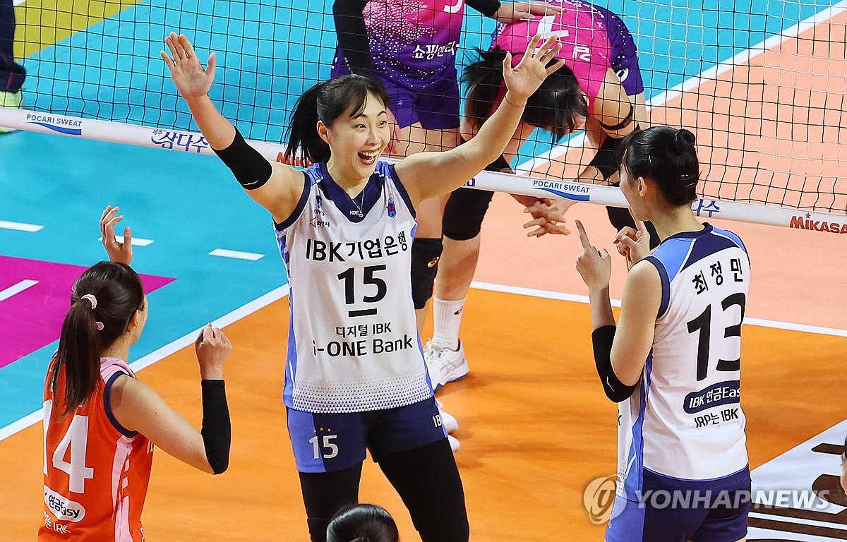 기뻐하는 IBK기업은행 선수들 | 연합뉴스