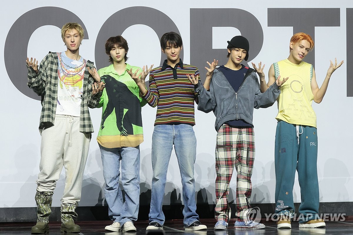 CORTIS - "nhóm em trai của BTS và TXT" ra mắt :Đội hình như món bibimbap đầy màu sắc | Hãng ...