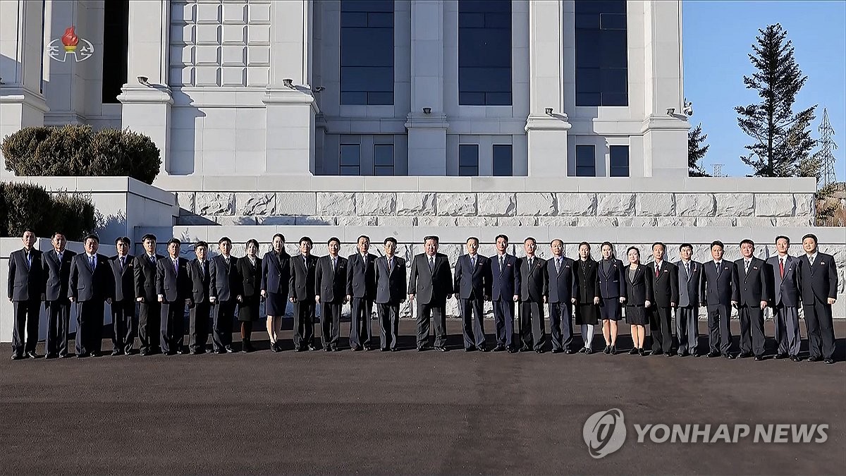 김정은, 최고재판소 방문 | 연합뉴스